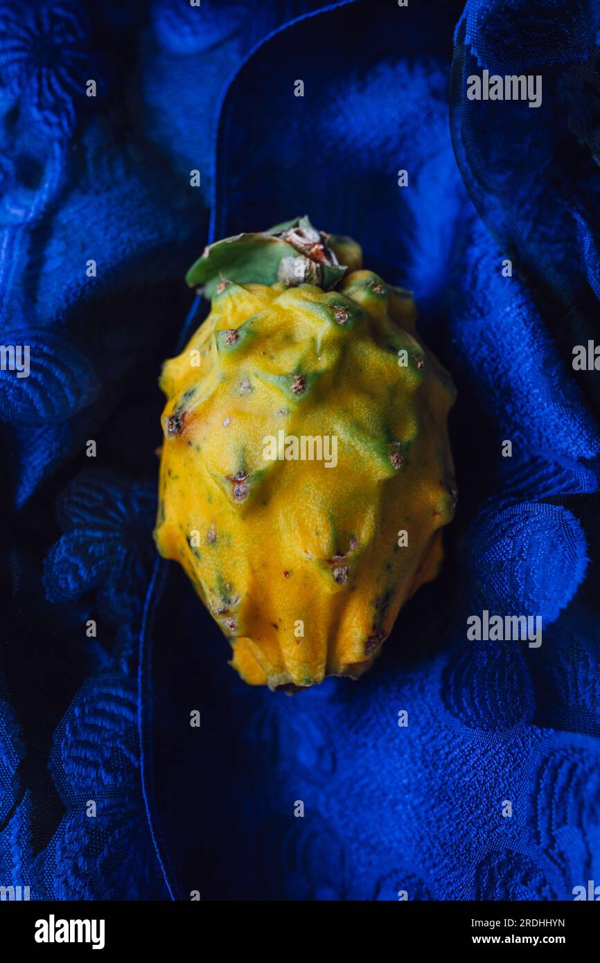 Pitaya amarilla hi-res stock photography and images - Alamy