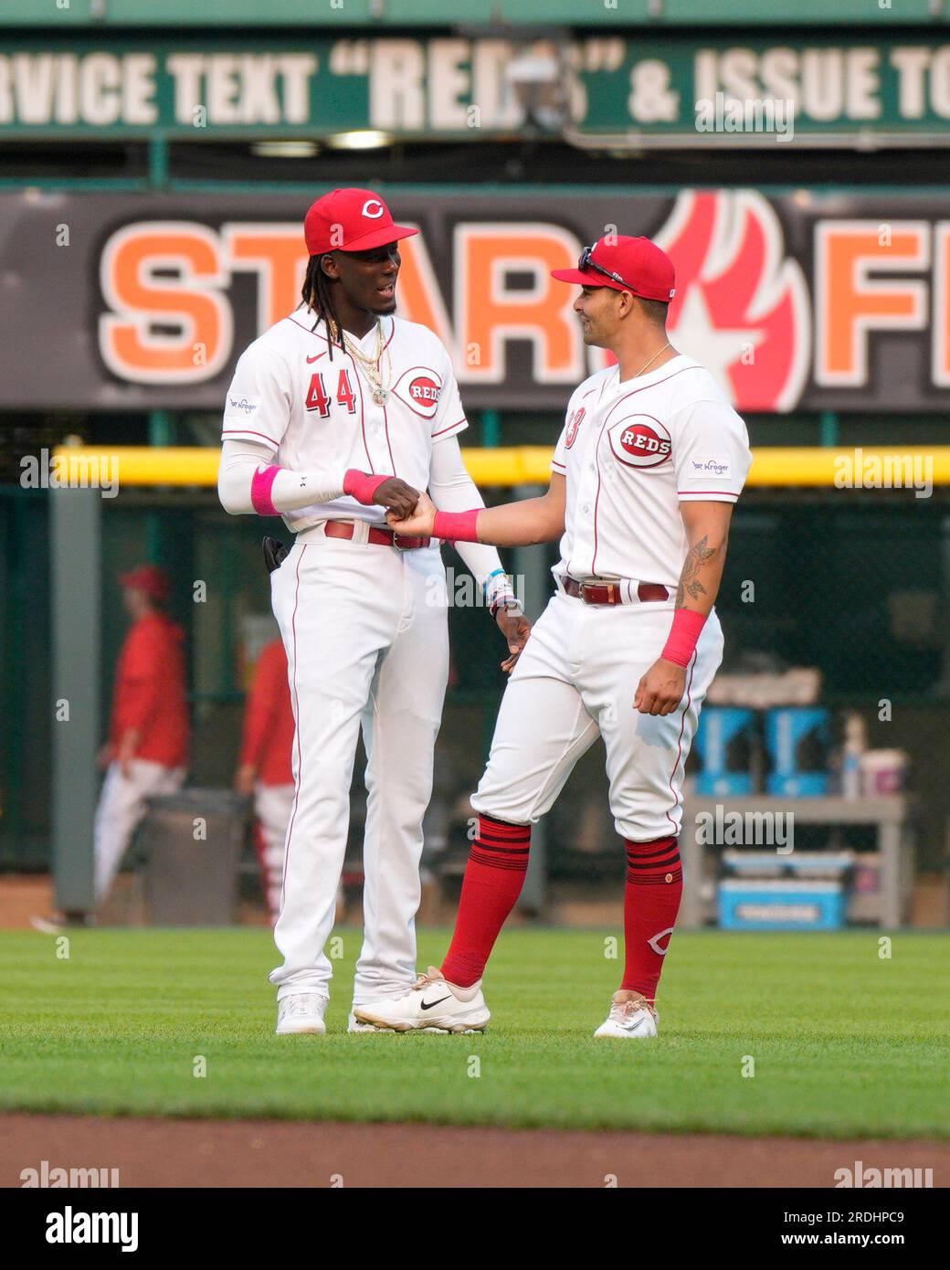 Cincinnati Reds' Elly De La Cruz (44) speaks with Christian Encarnacion ...