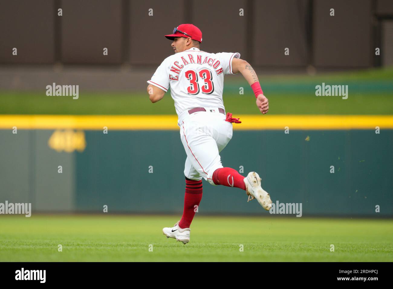 Cincinnati Reds' Christian Encarnacion-Strand (33) warms up prior to a ...