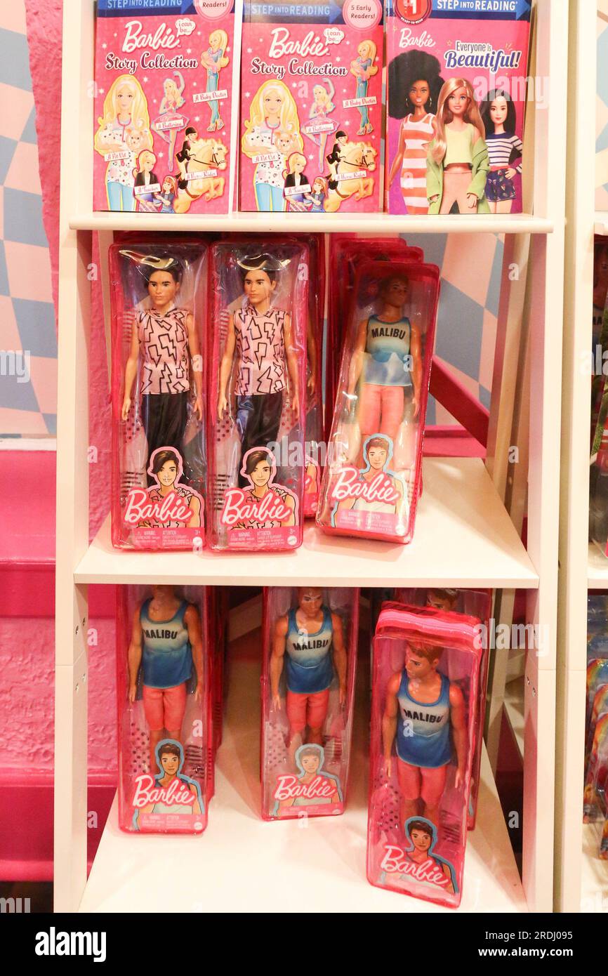 Barbie mania has come to Chicago with the newly opened Malibu Barbie ...
