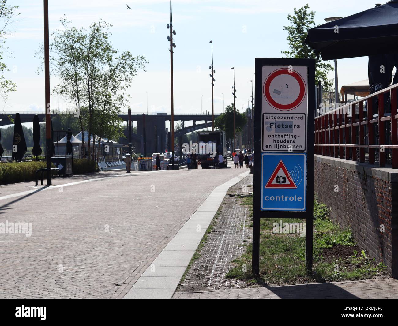 Controle hi-res stock photography and images - Alamy