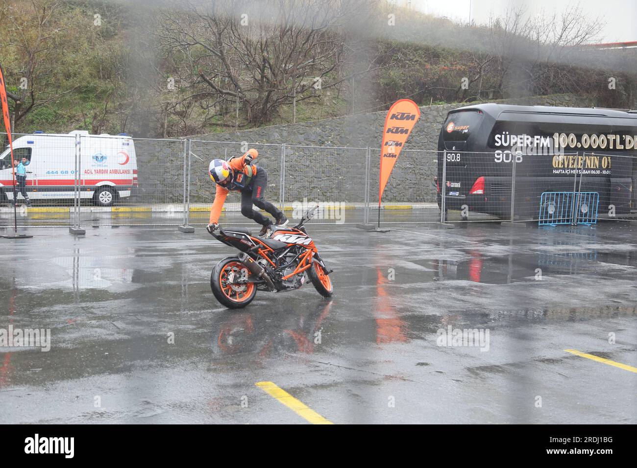 Bicycle acrobatic exhibition hi-res stock photography and images - Alamy