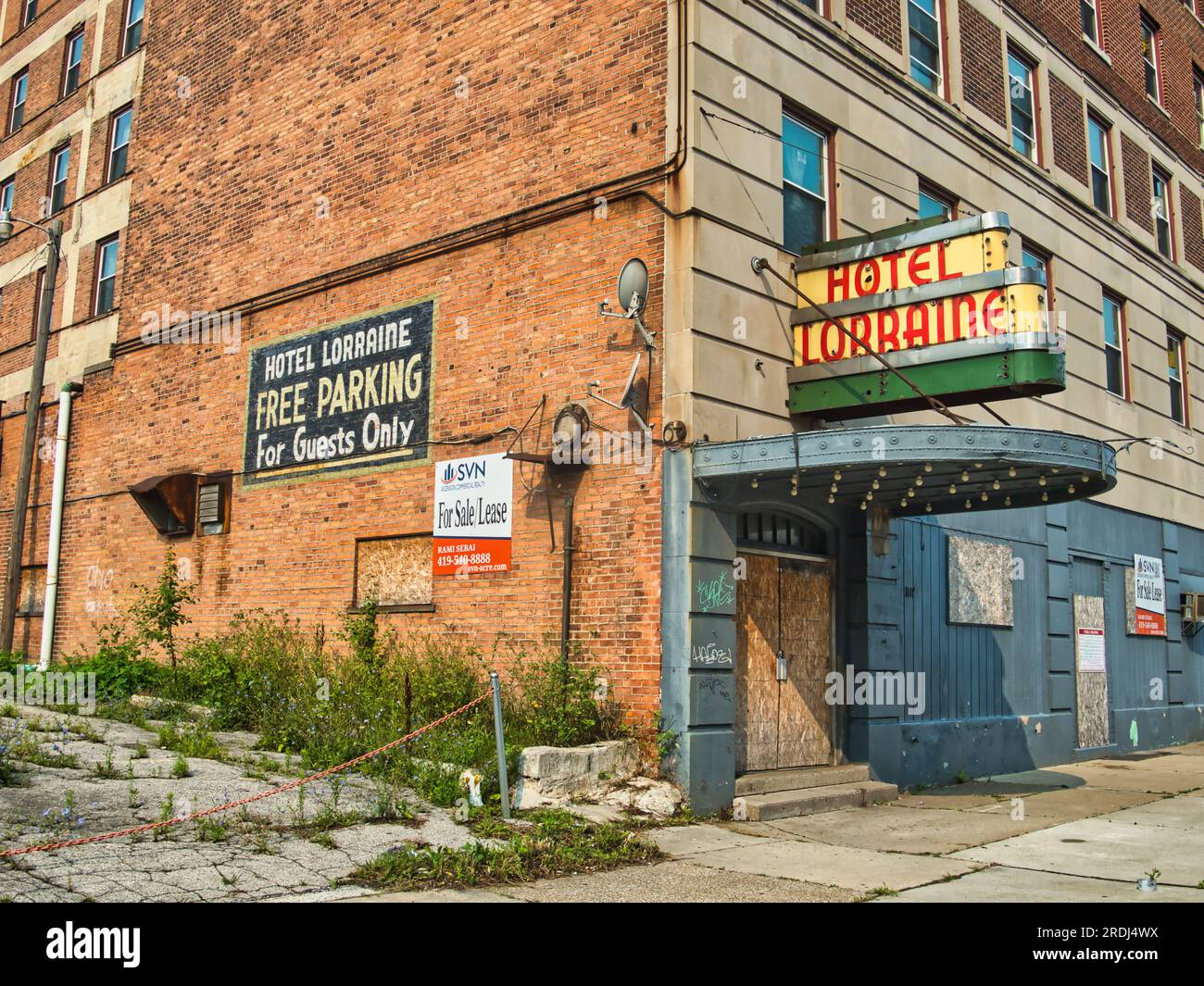 The historic Hotel Lorraine opened April 1925, on Jefferson Avenue at ...