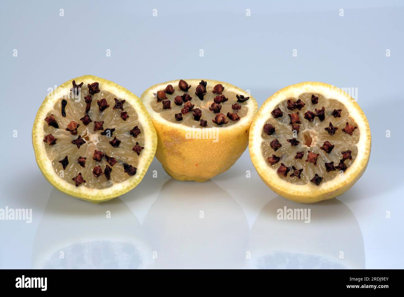 Lemon with Cloves, insect control, combat through smell Lemon Cloves ...