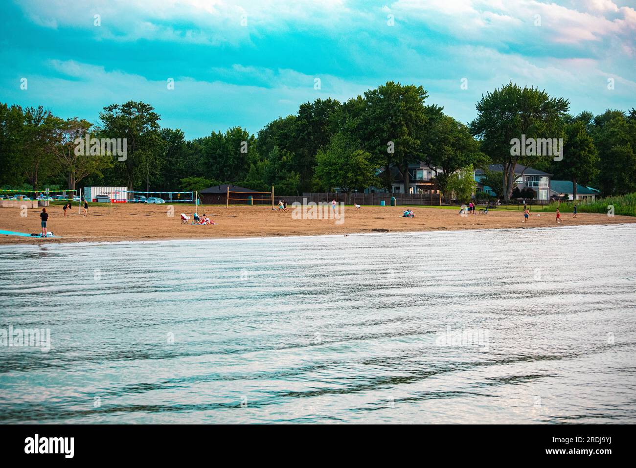 Picture of the sun setting at a beach Stock Photo - Alamy