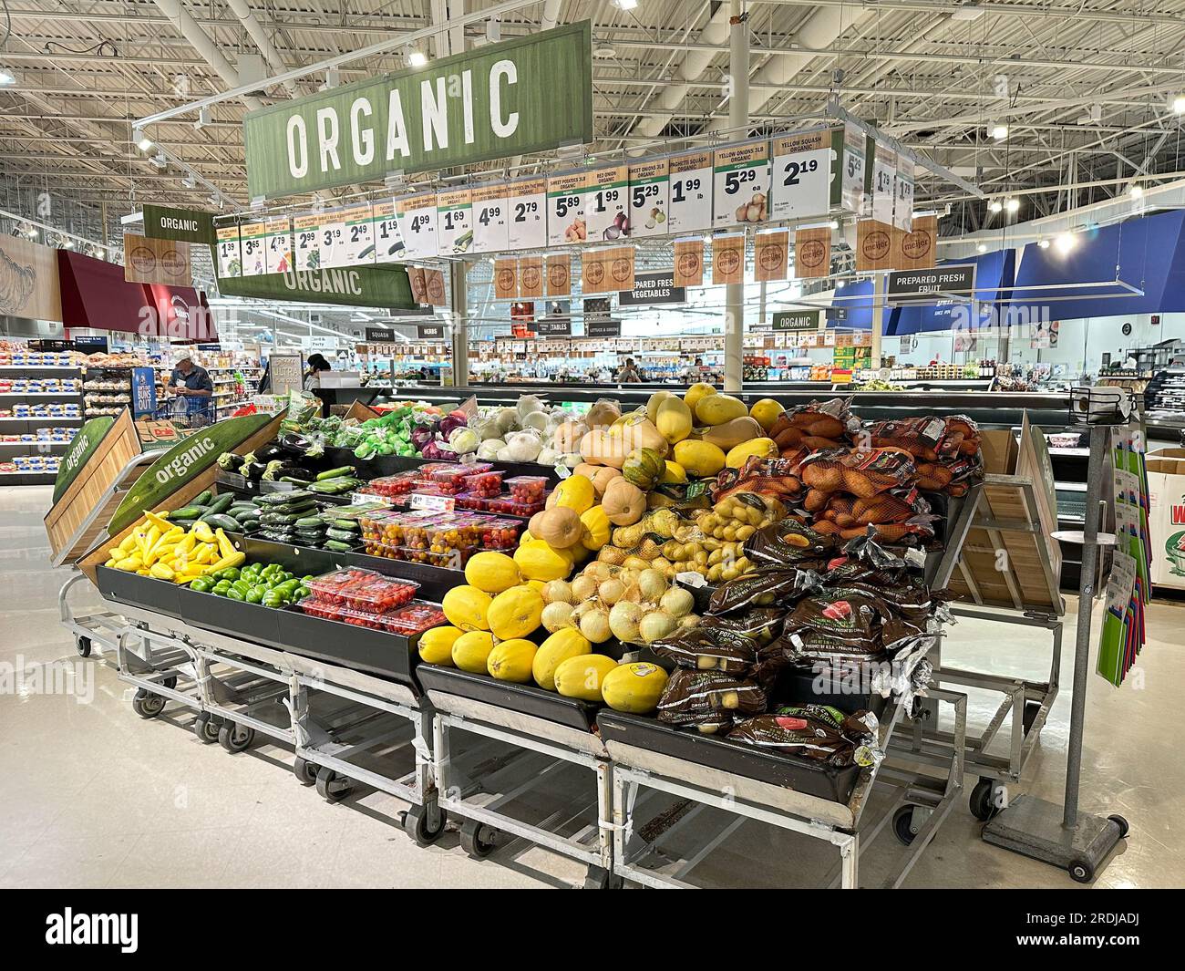 Various of organic fruits and vegetables section on shelf in Meijer supermarket Stock Photo - Alamy