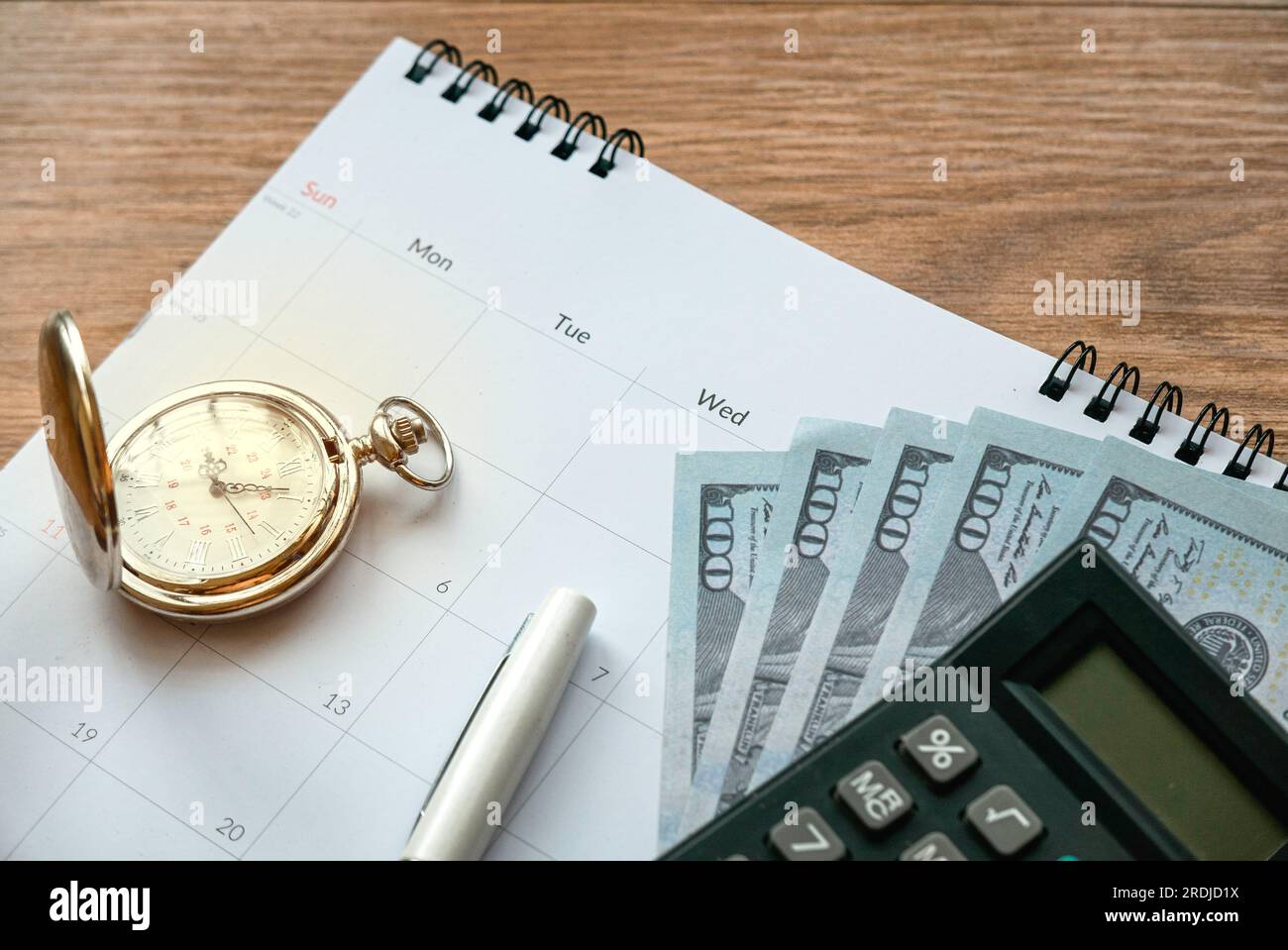Calculating clock hi-res stock photography and images - Alamy