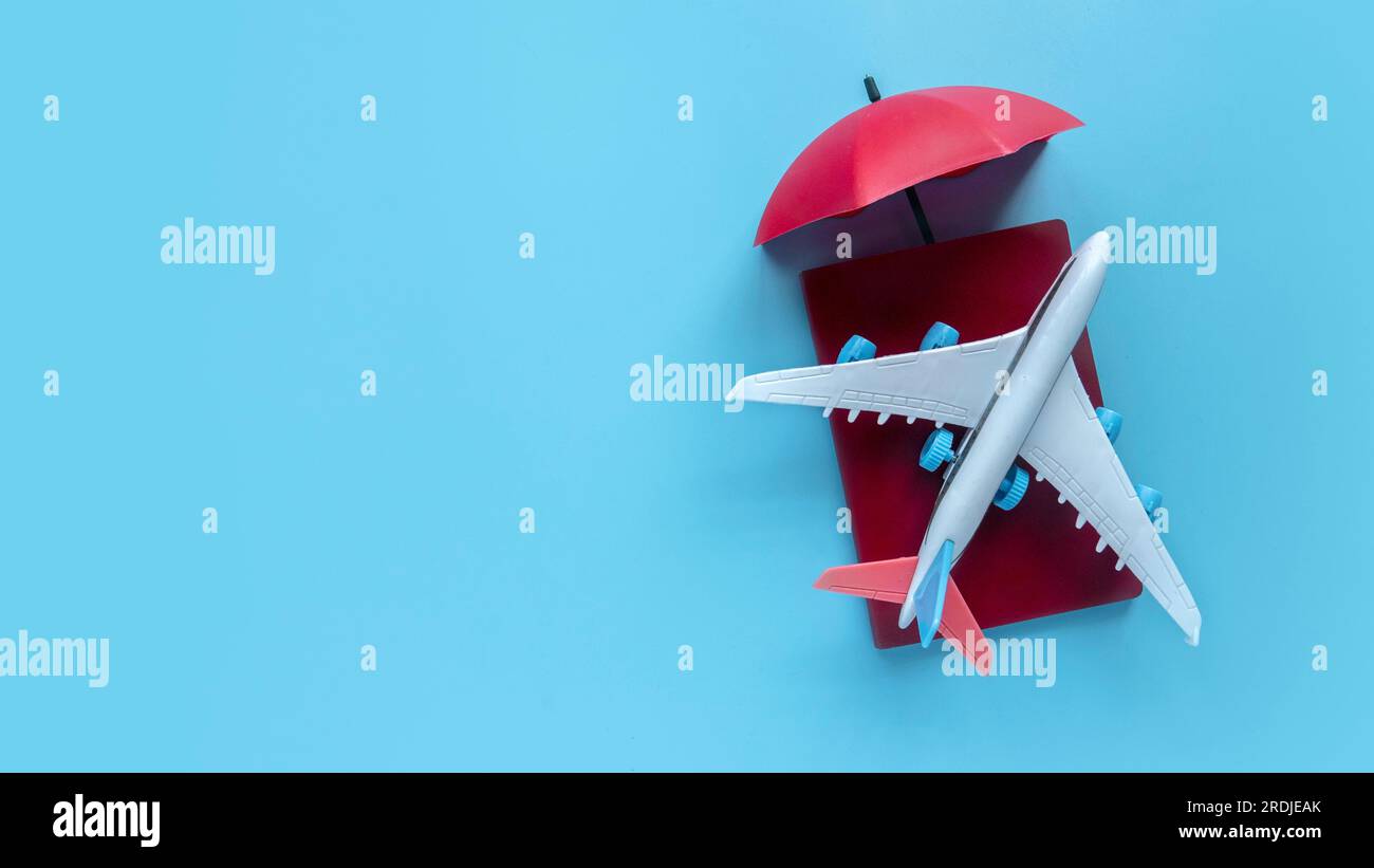 Travel insurance concept.Safety trip. Cover of flight delays ...