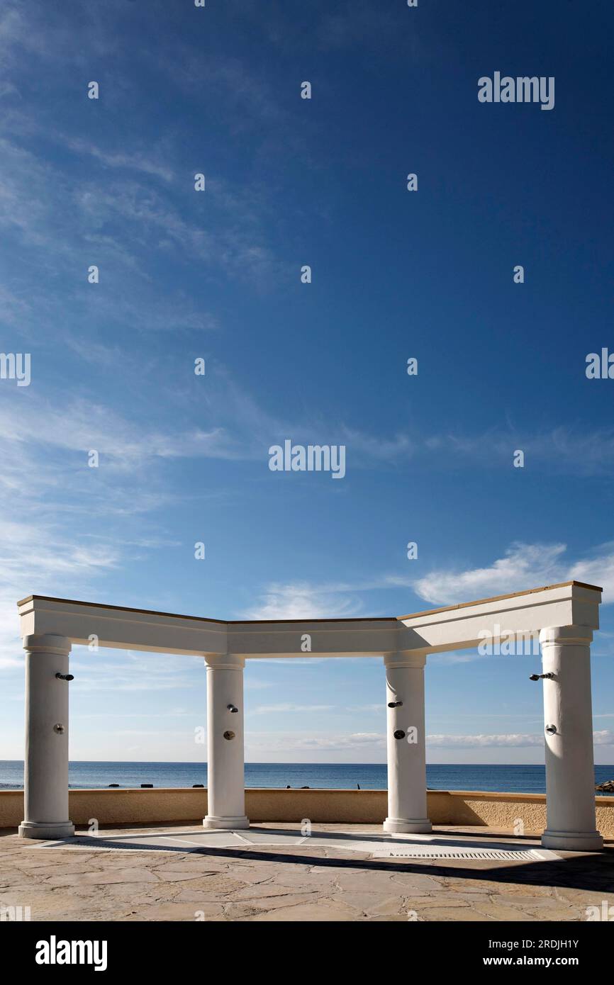 Sea of showers hi-res stock photography and images - Alamy