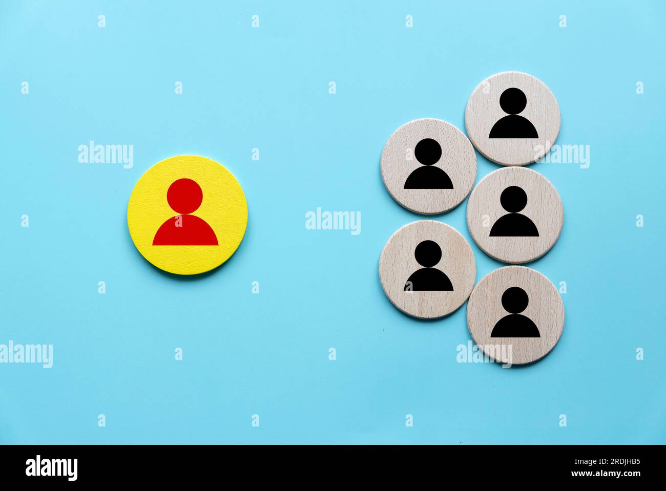 Leadership concept. Wooden circle with a symbol of people and leader ...