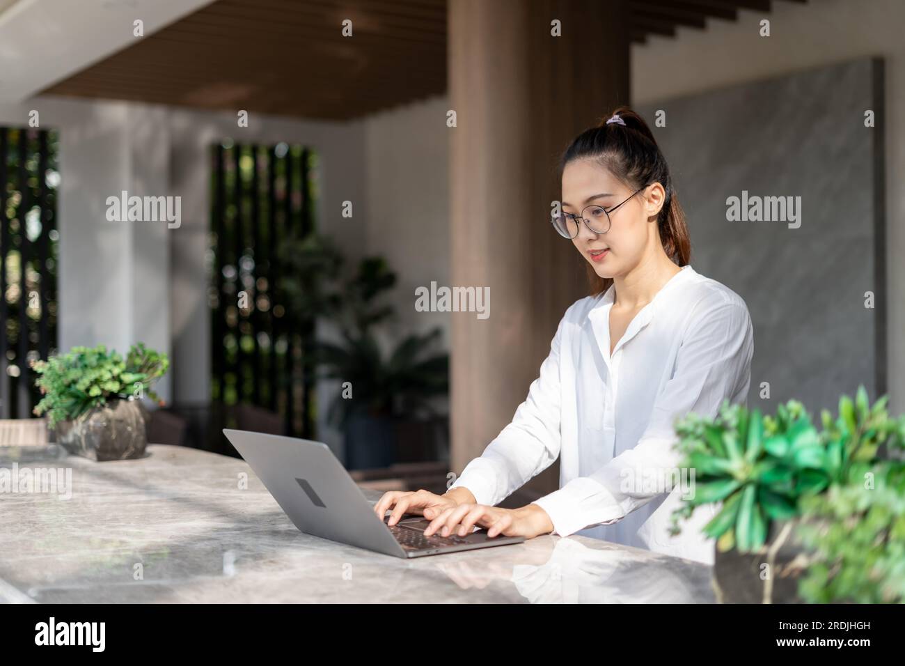 Beautiful young asian businesswoman sitting at coffee shop using laptop ...