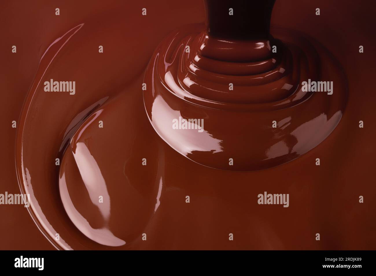 splash of melt chocolate background. cocoa syrup flowing forming waves ...