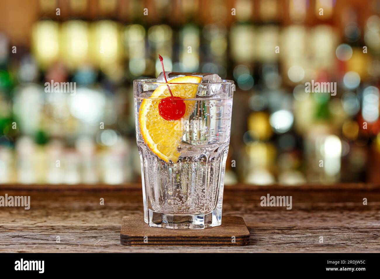 A drink based on gin and lemon juice. Tom Collins club cocktail ...