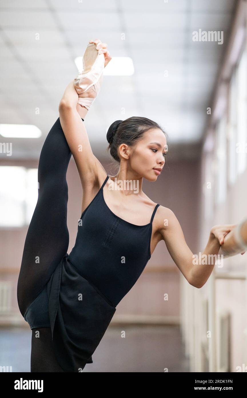 Asian woman doing splits at the ballet barre Stock Photo - Alamy