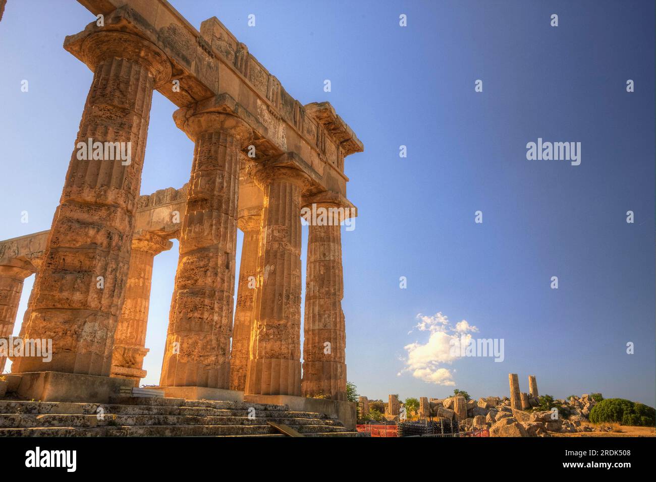Super temple hi-res stock photography and images - Alamy