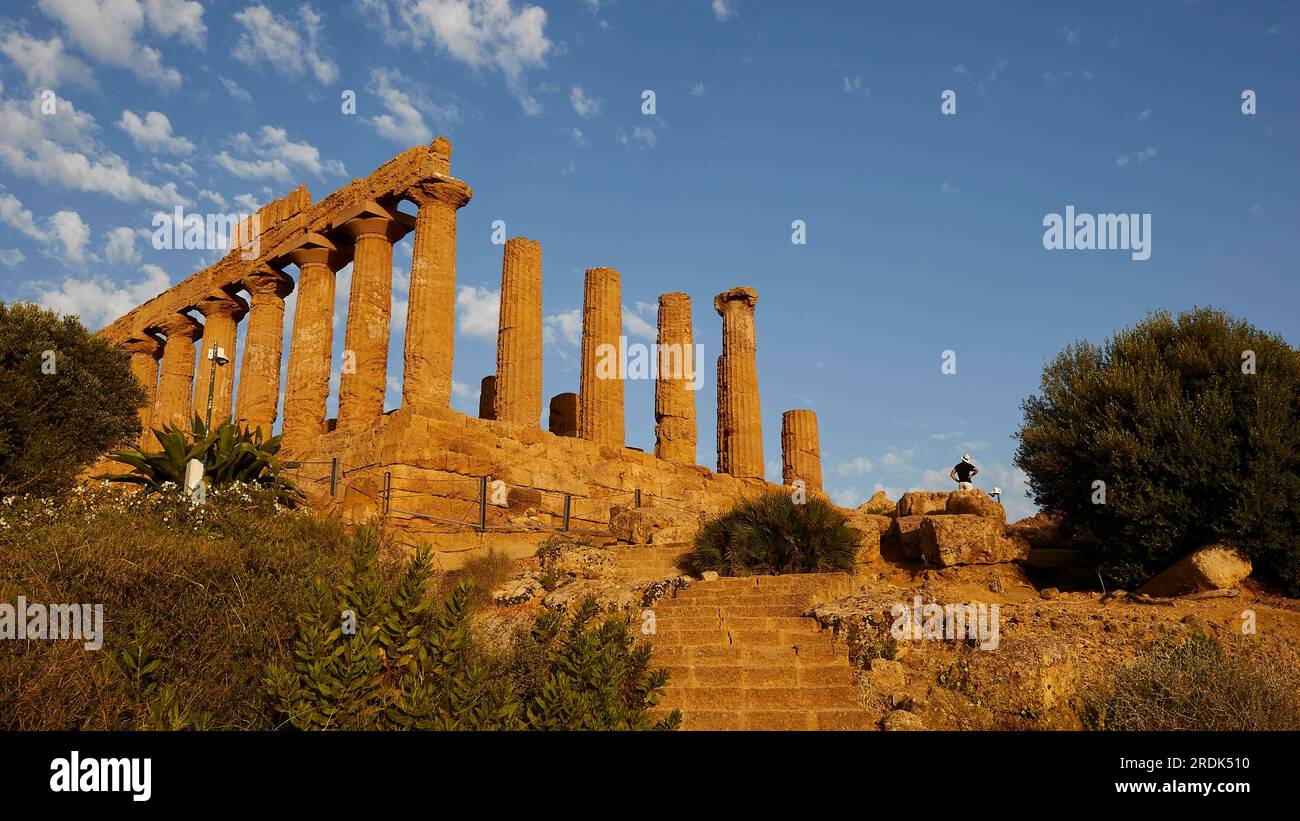 Evening light, super wide angle shot, Hera temple, visitors, valley of ...