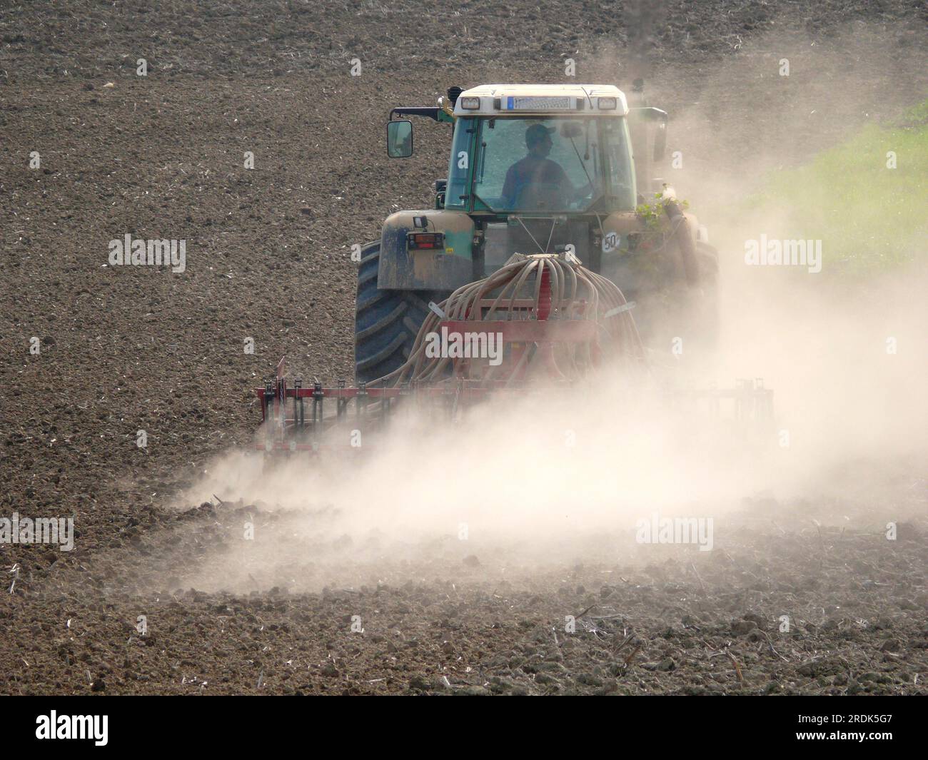 Tractor dust soil hi-res stock photography and images - Alamy