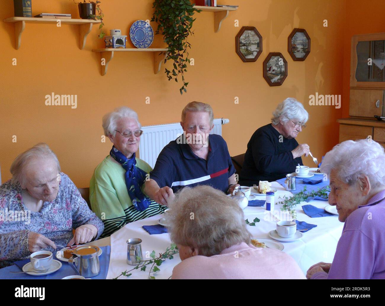 Birthday party at the old people's home, coffee and cake in the ...