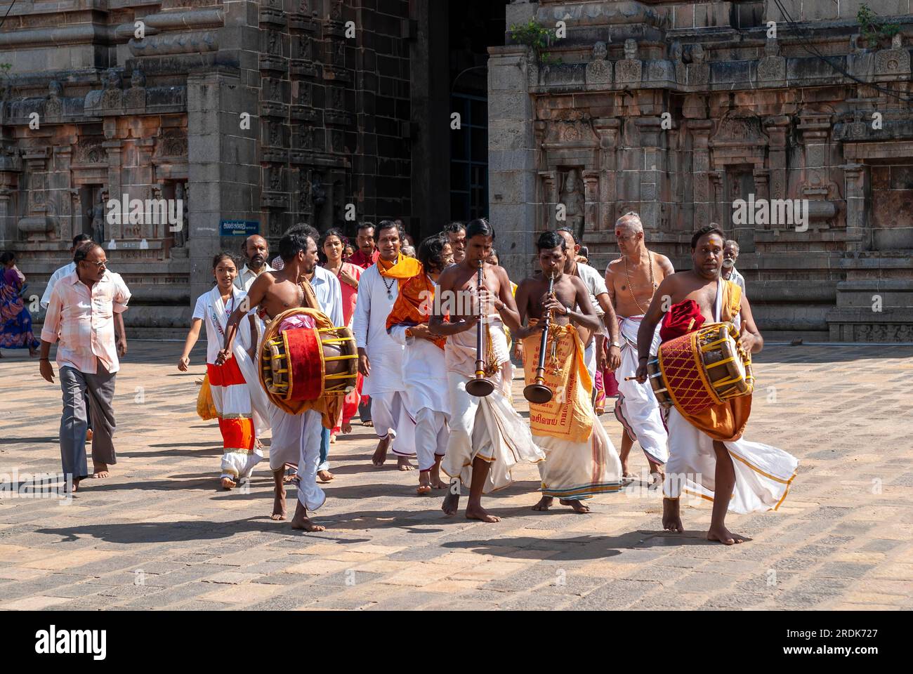 Temple musicians in Thillai Nataraja temple, Chidambaram, Tamil Nadu ...