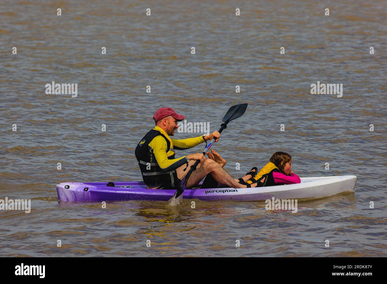 Father daughter paddling hi-res stock photography and images - Alamy