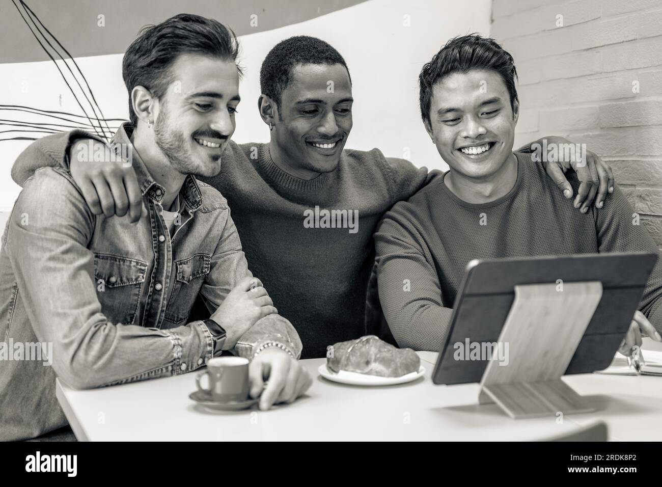 Multicultural students bar hi-res stock photography and images - Alamy