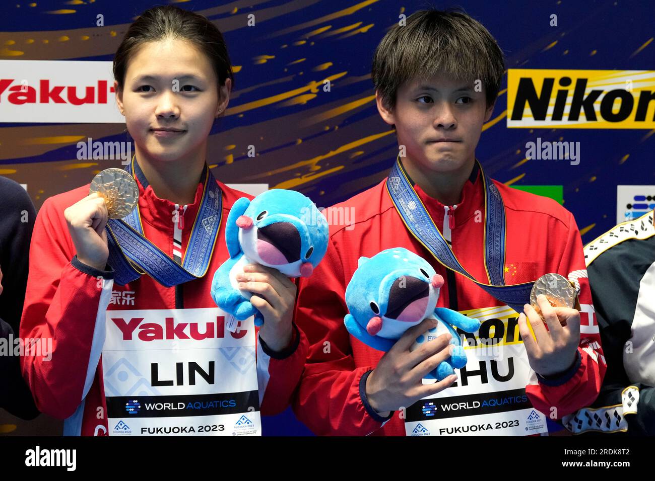 Gold medalists Zhu Zifeng and Lin Shan of China pose with their medals ...