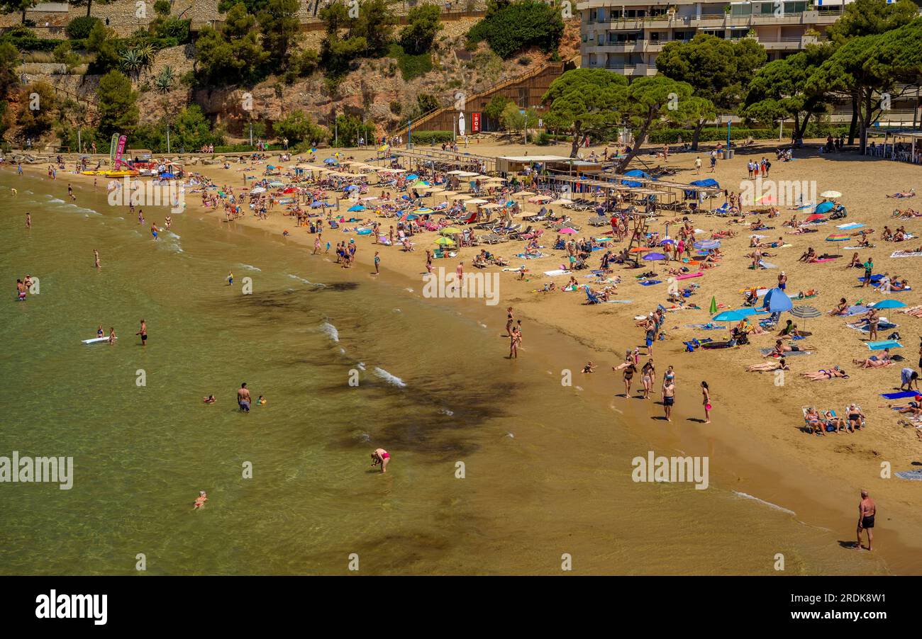 Playa multitud españa hi-res stock photography and images - Alamy