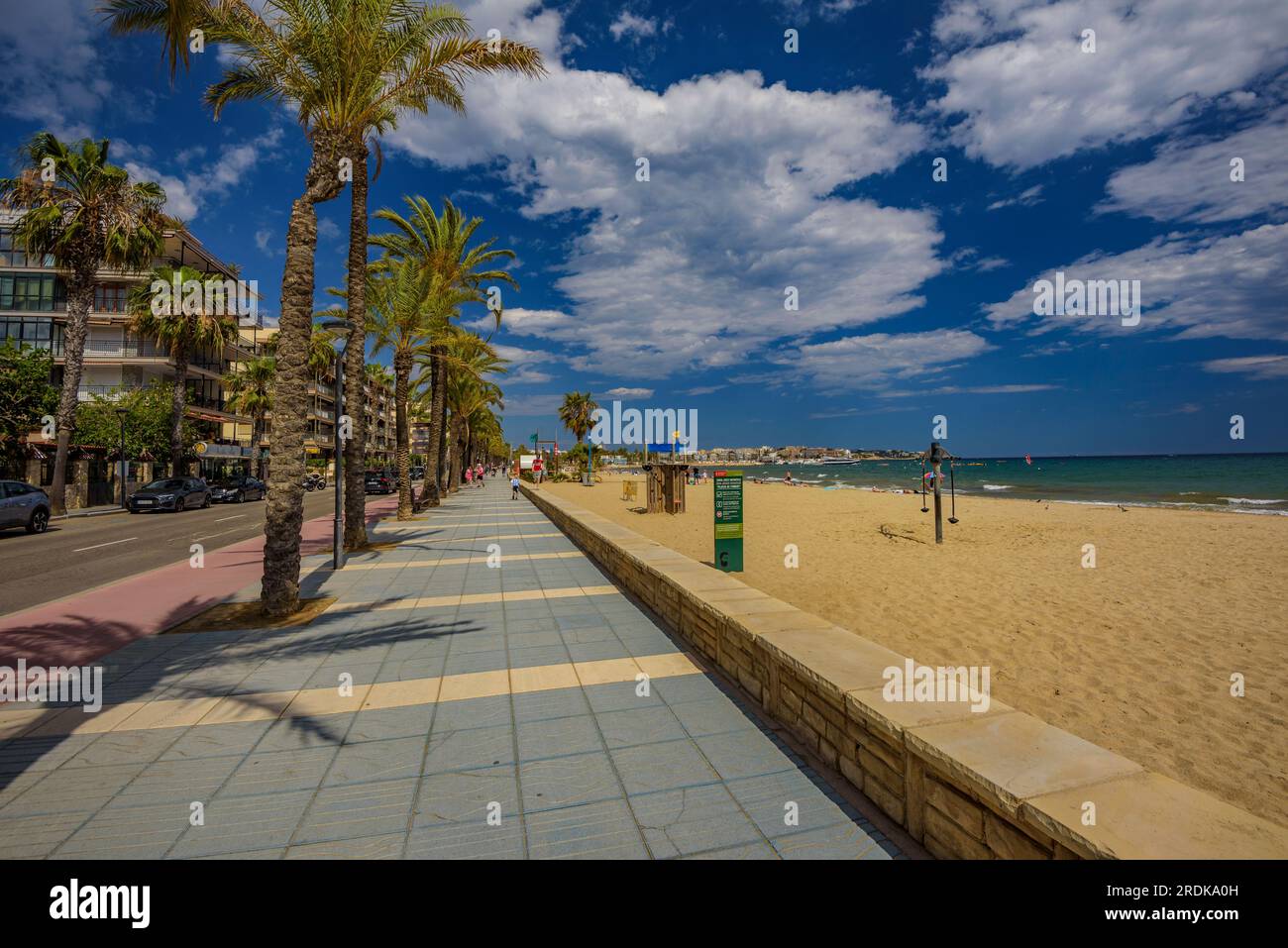 Promenade next to the Platja de Ponent (west beach) of Salou on a ...