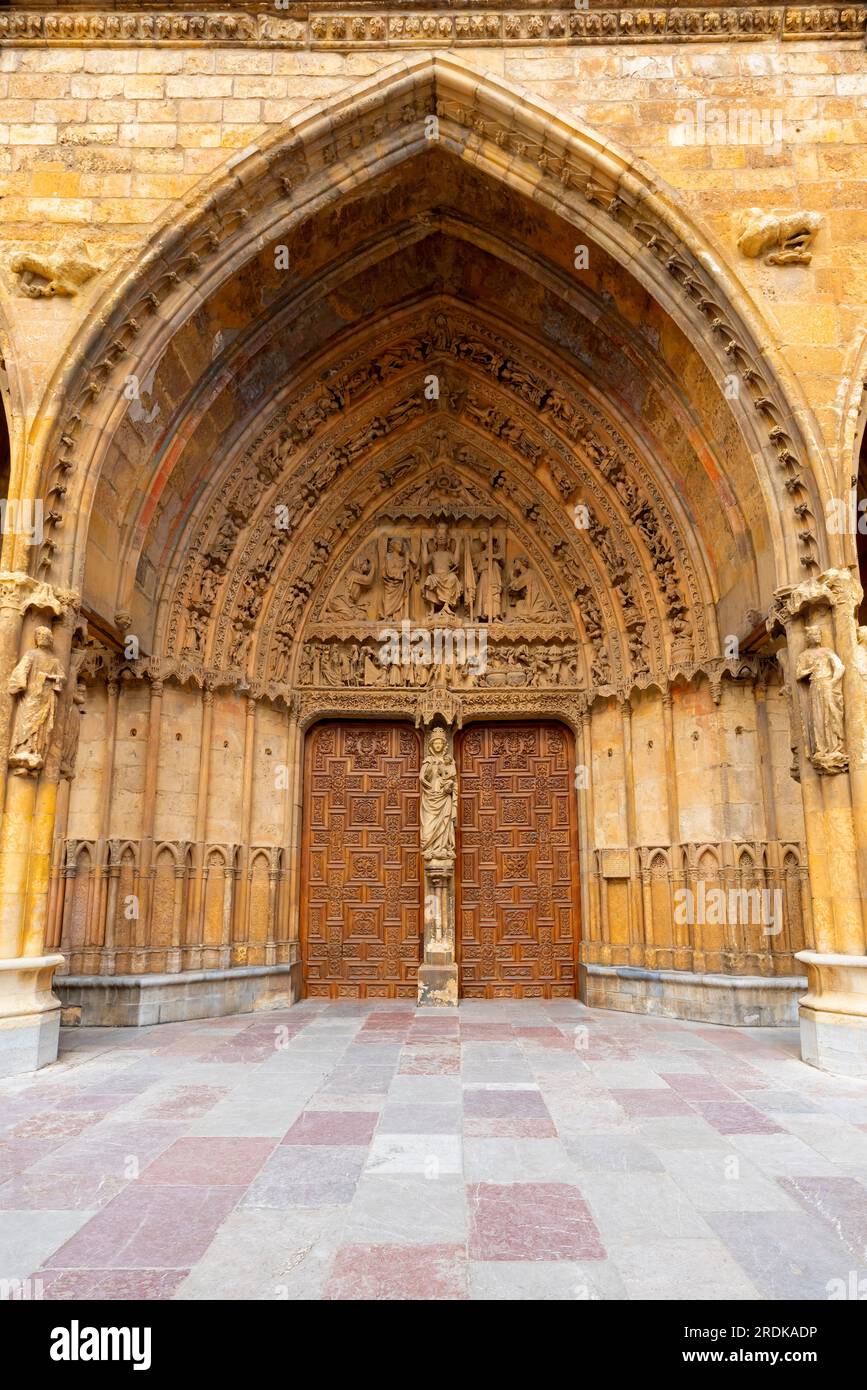 The tympanum of portal of Santa María de Regla depicts the Last ...