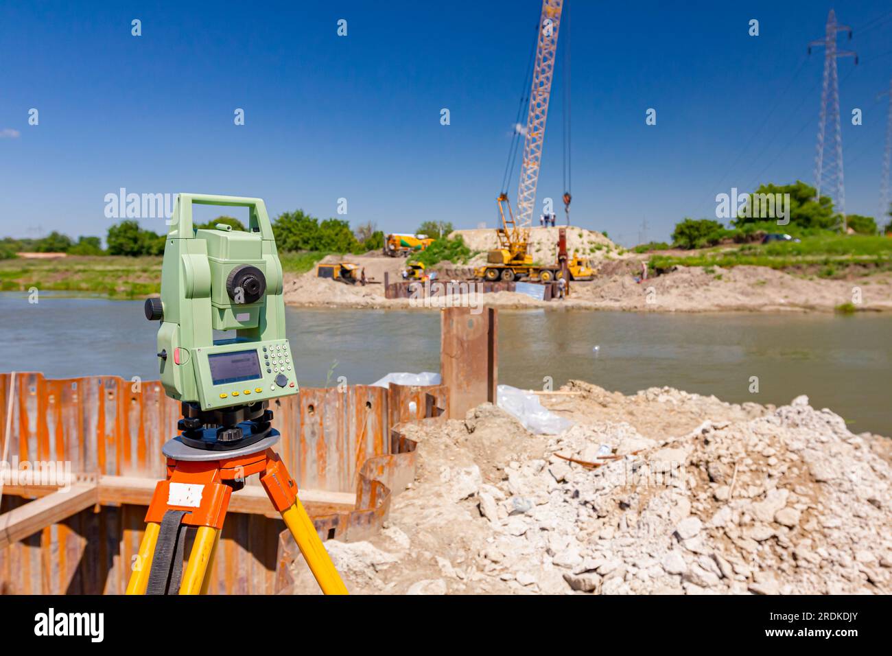 Electronic leveler device ensure precise measurements before ...