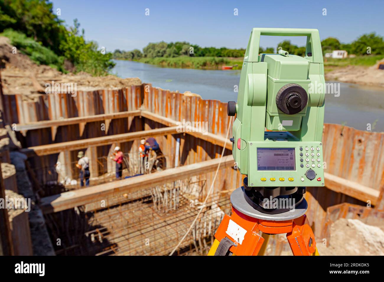 Electronic leveler device at the construction site ensure precise ...