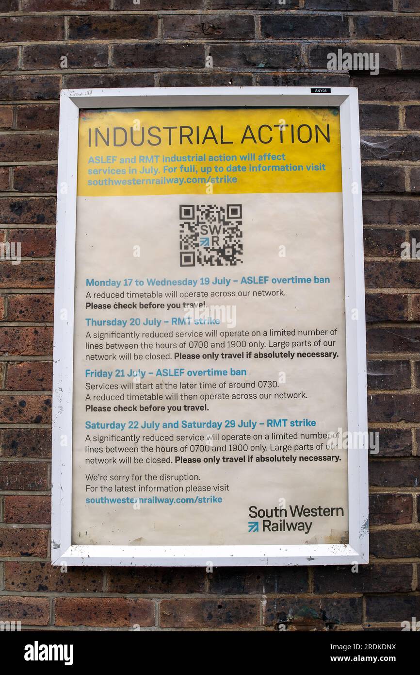 Sunnymeads, Wraysbury, UK. 22nd July, 2023. Sunnymeads Railway Station ...