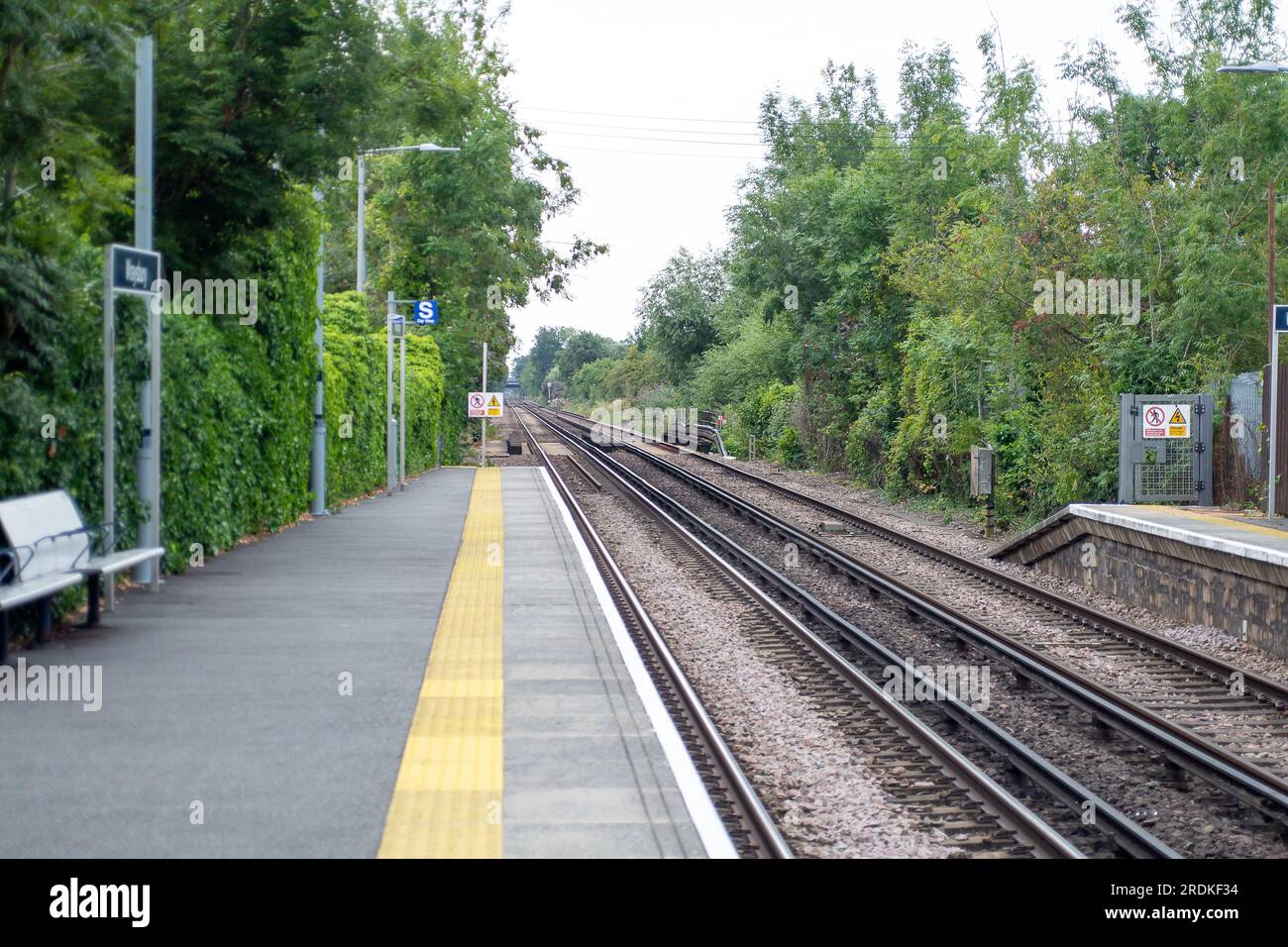Wraysbury, Berkshire, UK. 22nd July, 2022. Wraysbury Railway Station ...