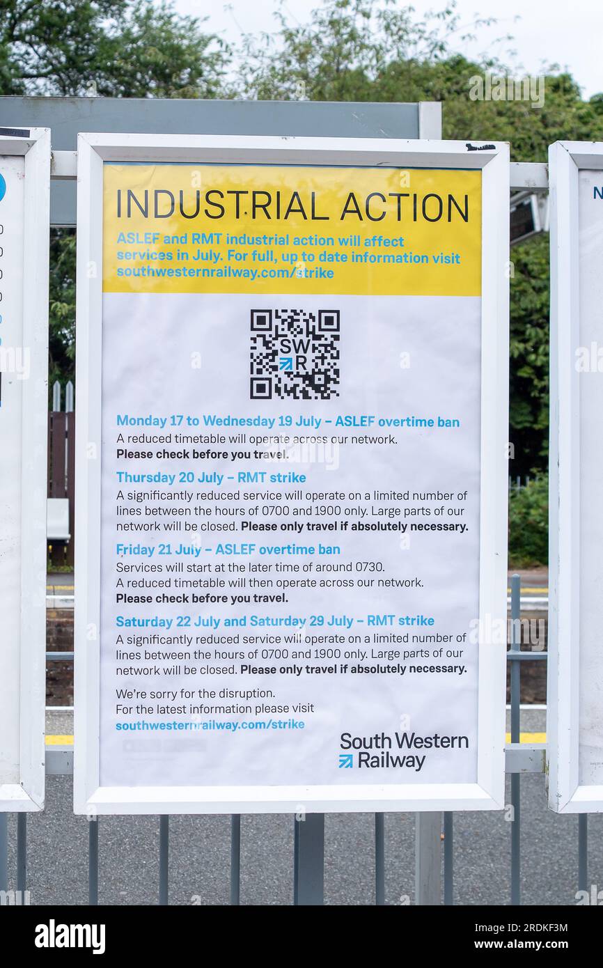 Wraysbury, Berkshire, UK. 22nd July, 2022. Wraysbury Railway Station ...