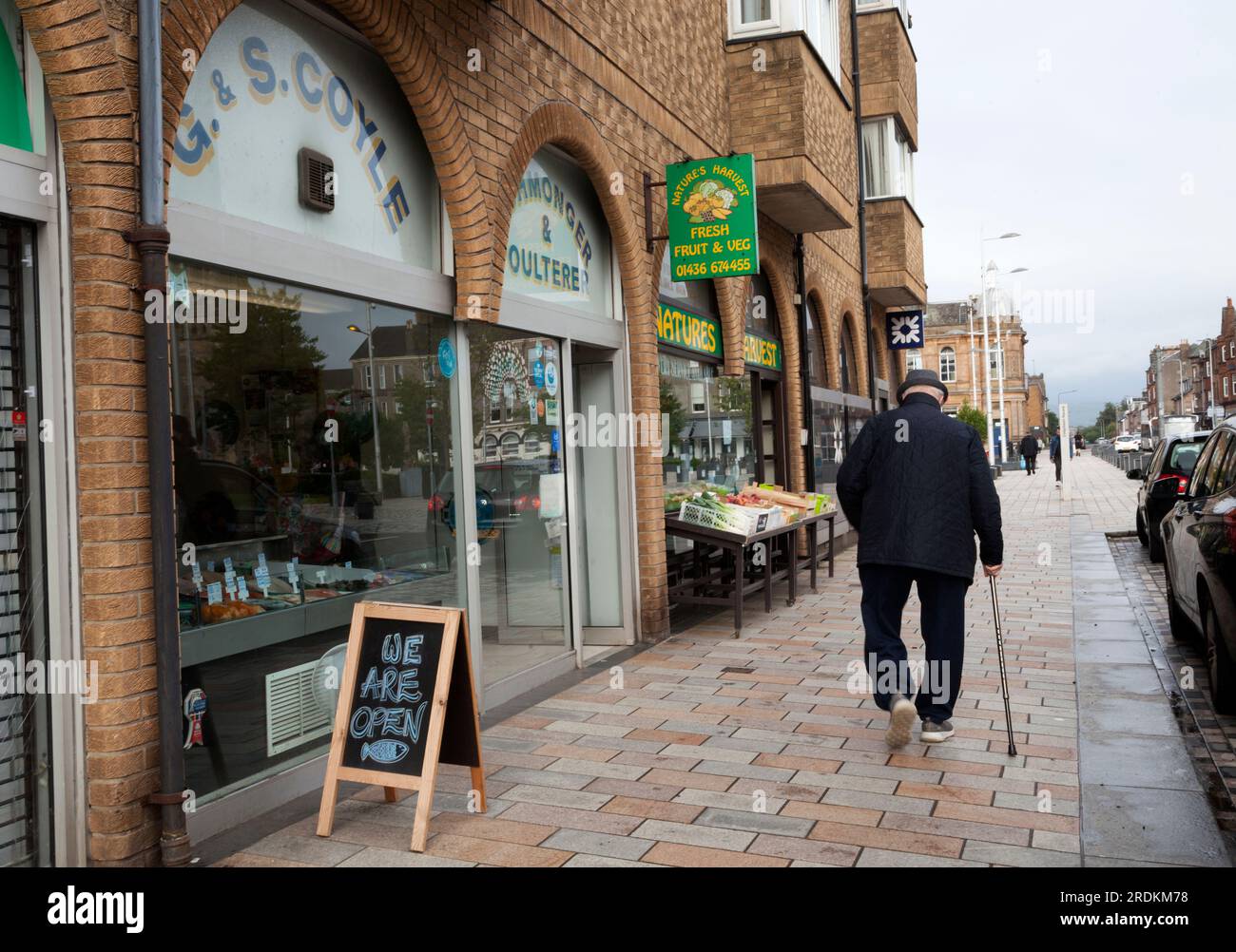 Shops fronts windows hi-res stock photography and images - Alamy