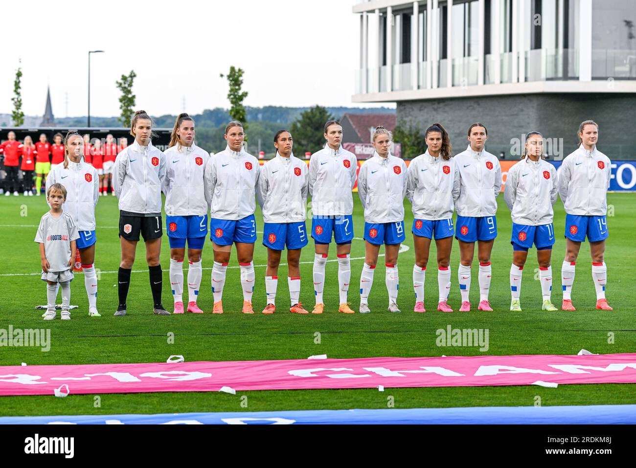 Line-up The Netherlands ( Rosa Van Gool (6) of The Netherlands, goalkeeper Femke Liefting (1) of ...