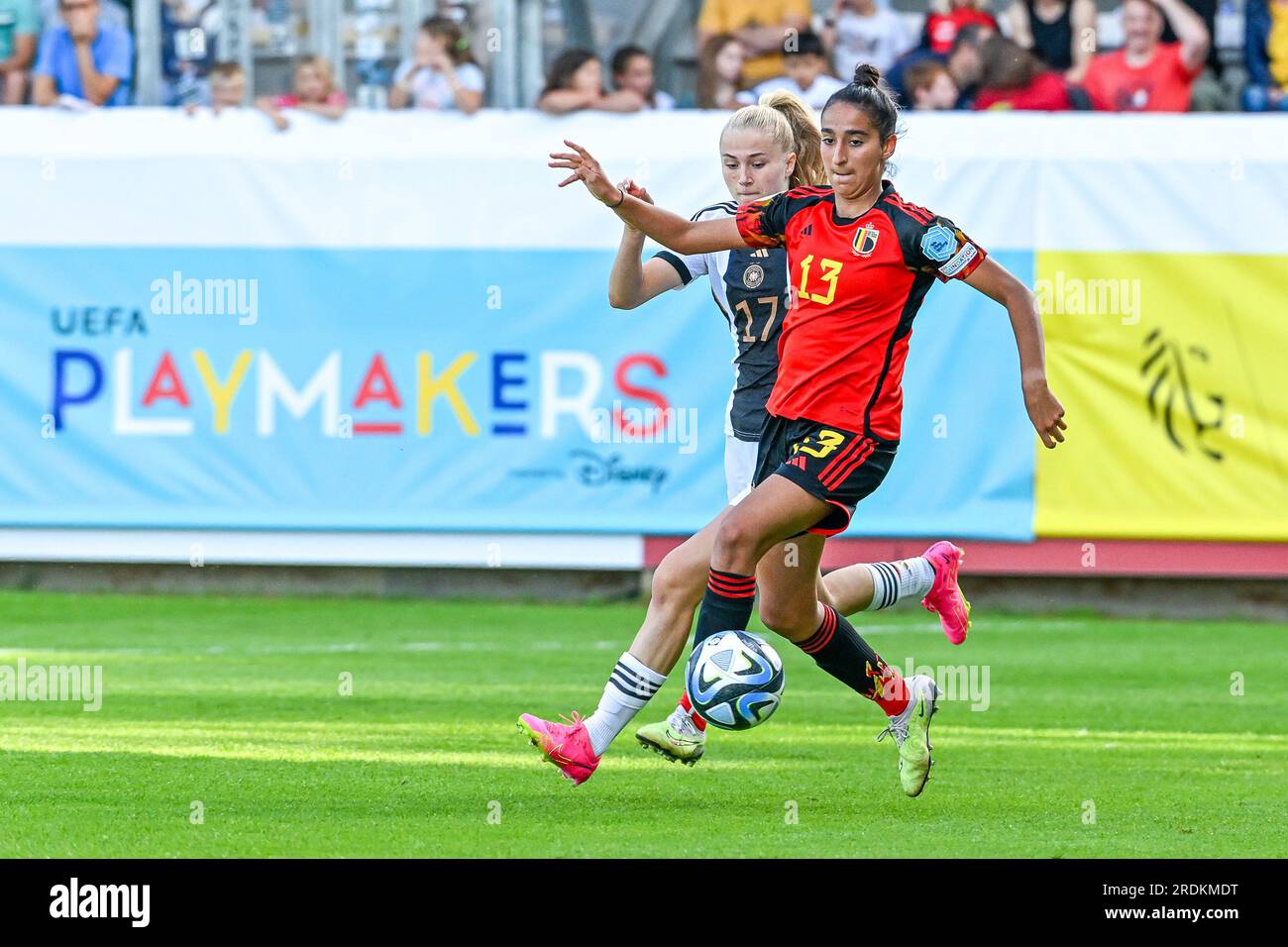 Youth 13 17 female hi-res stock photography and images - Alamy