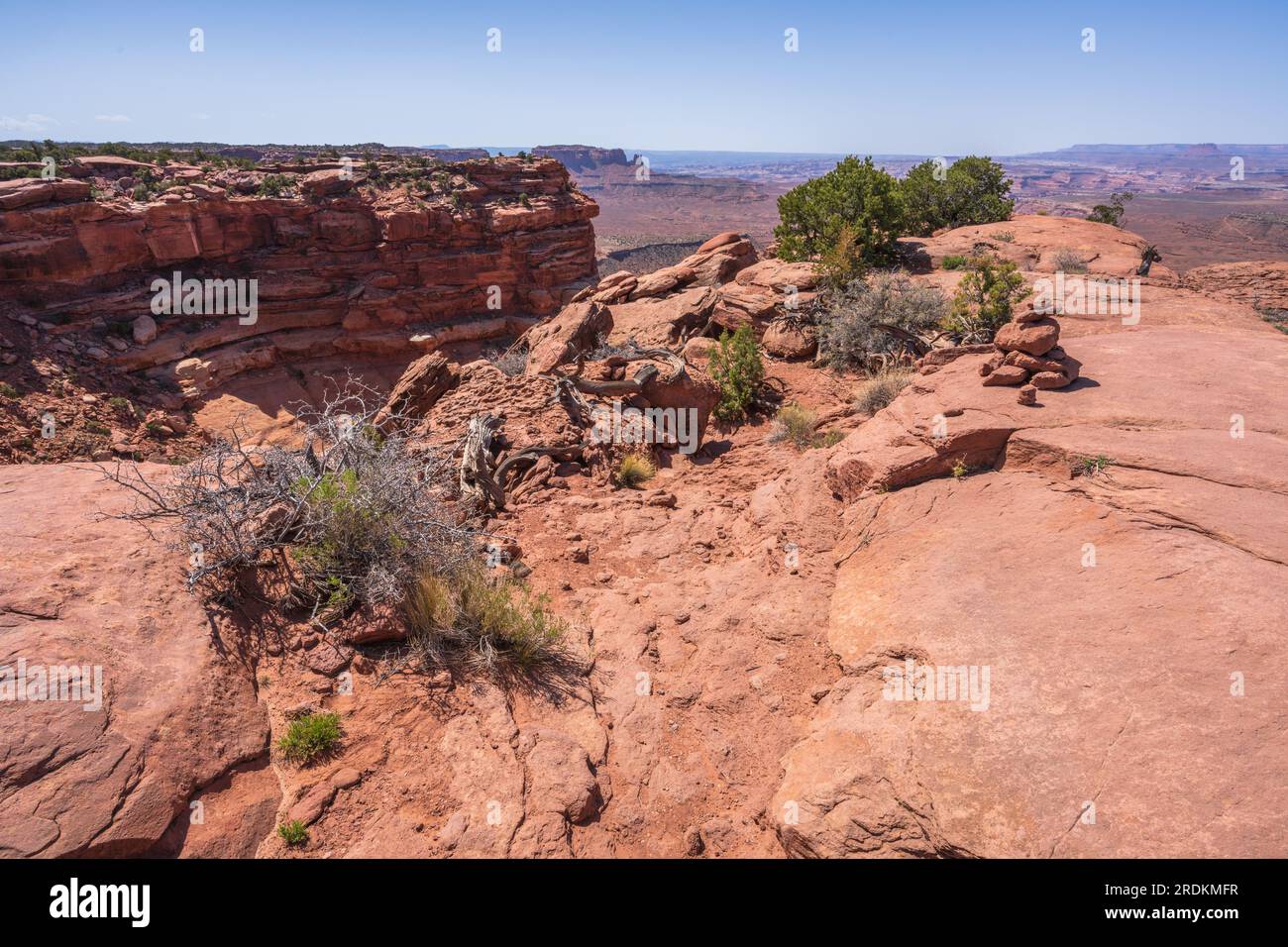 hiking the murphy trail loop in the island in the sky in canyonlands ...