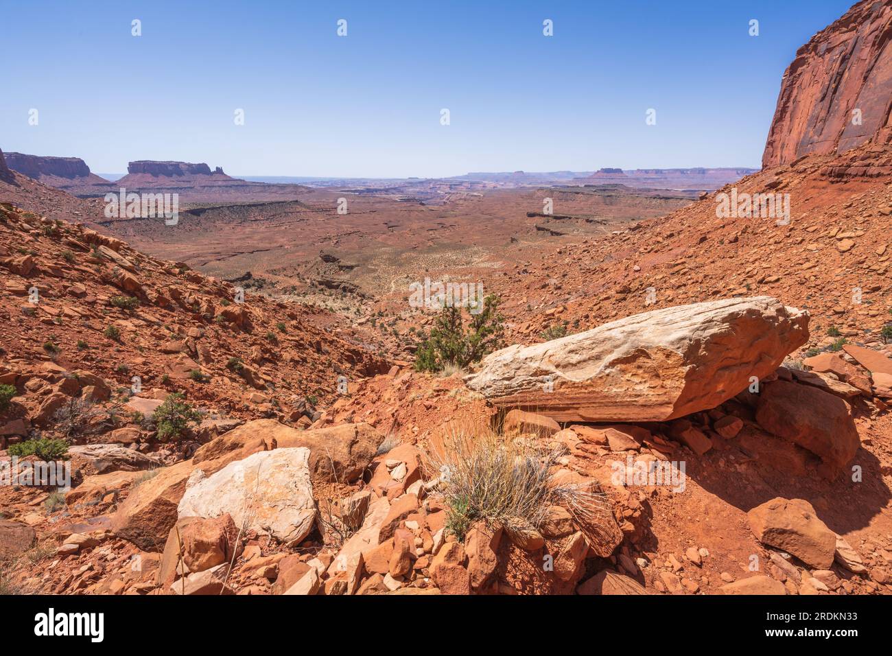 hiking the murphy trail loop in the island in the sky in canyonlands ...