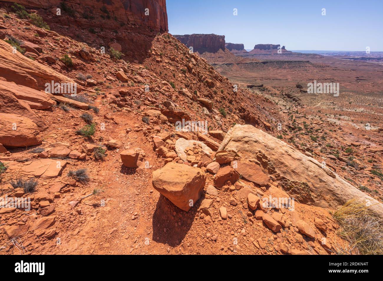 hiking the murphy trail loop in the island in the sky in canyonlands ...