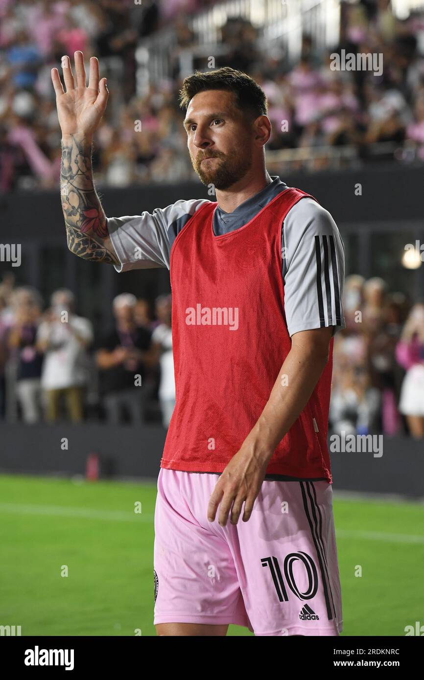 Lionel messi inter miami crowd hi-res stock photography and images - Alamy