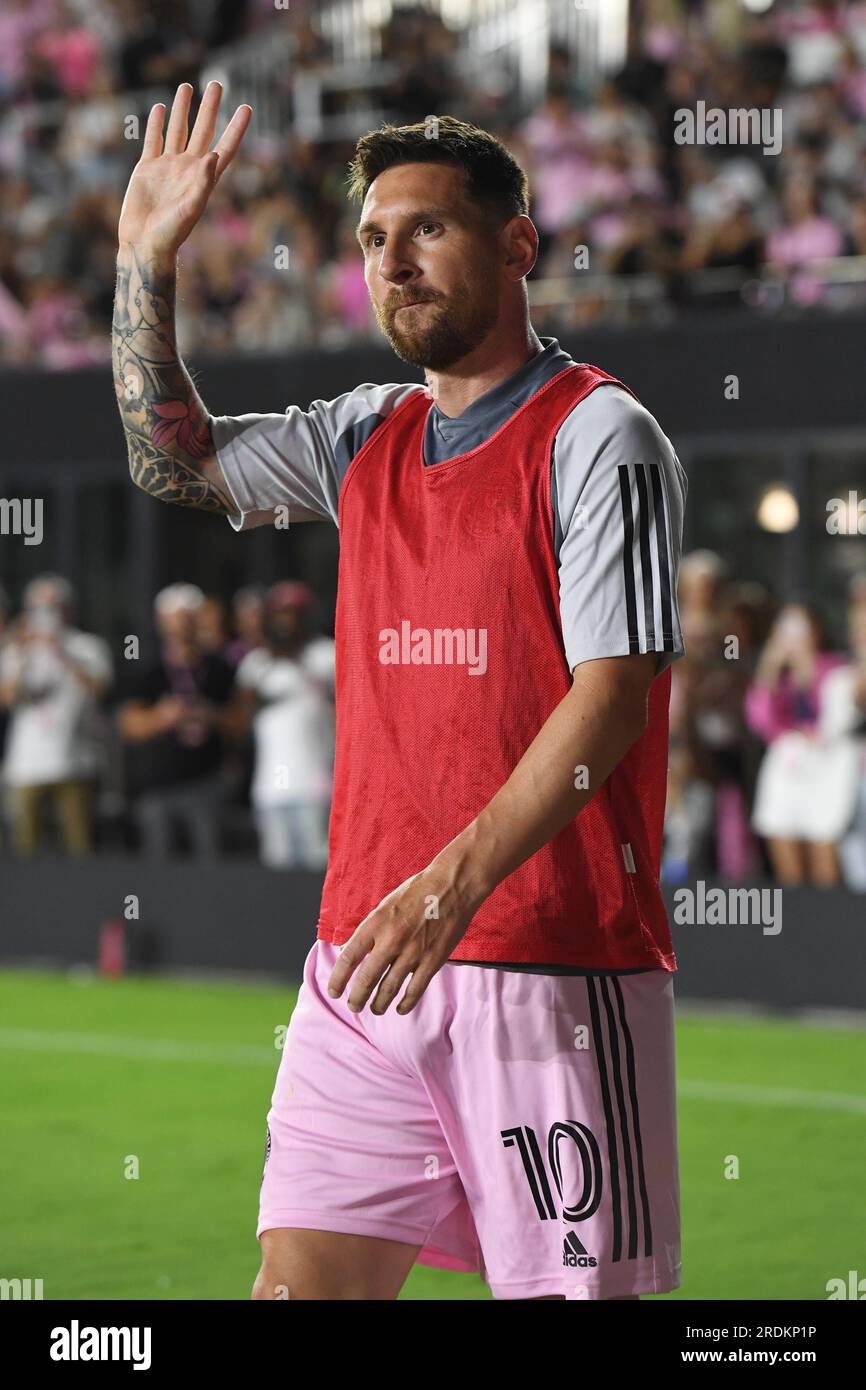 Lionel messi inter miami crowd hi-res stock photography and images - Alamy