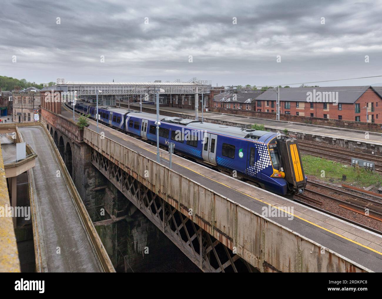 Scotrail Siemens class 380 electric train at Paisley Gilmour Street ...