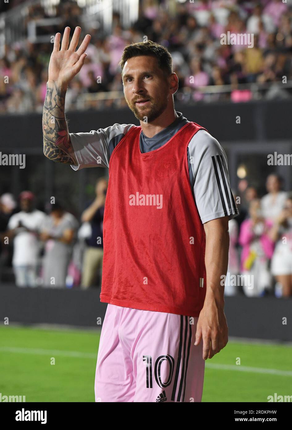Lionel messi inter miami crowd hi-res stock photography and images - Alamy