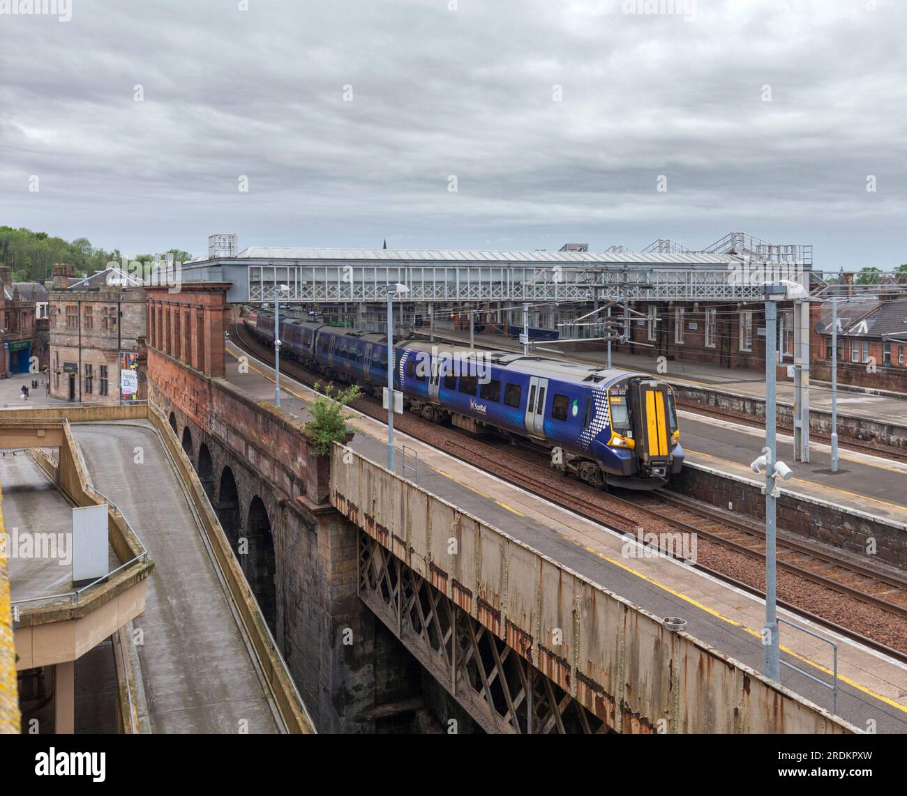 Scotrail Siemens class 380 electric train at Paisley Gilmour Street ...