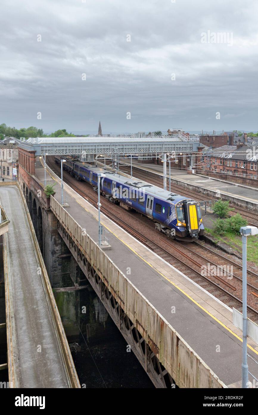 Scotrail Siemens class 380 electric train at Paisley Gilmour Street ...
