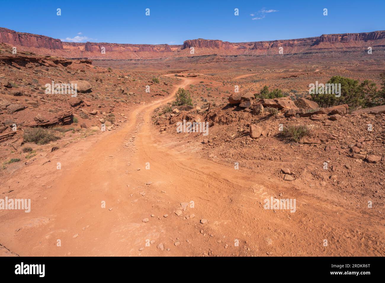 hiking the murphy trail loop in the island in the sky in canyonlands ...