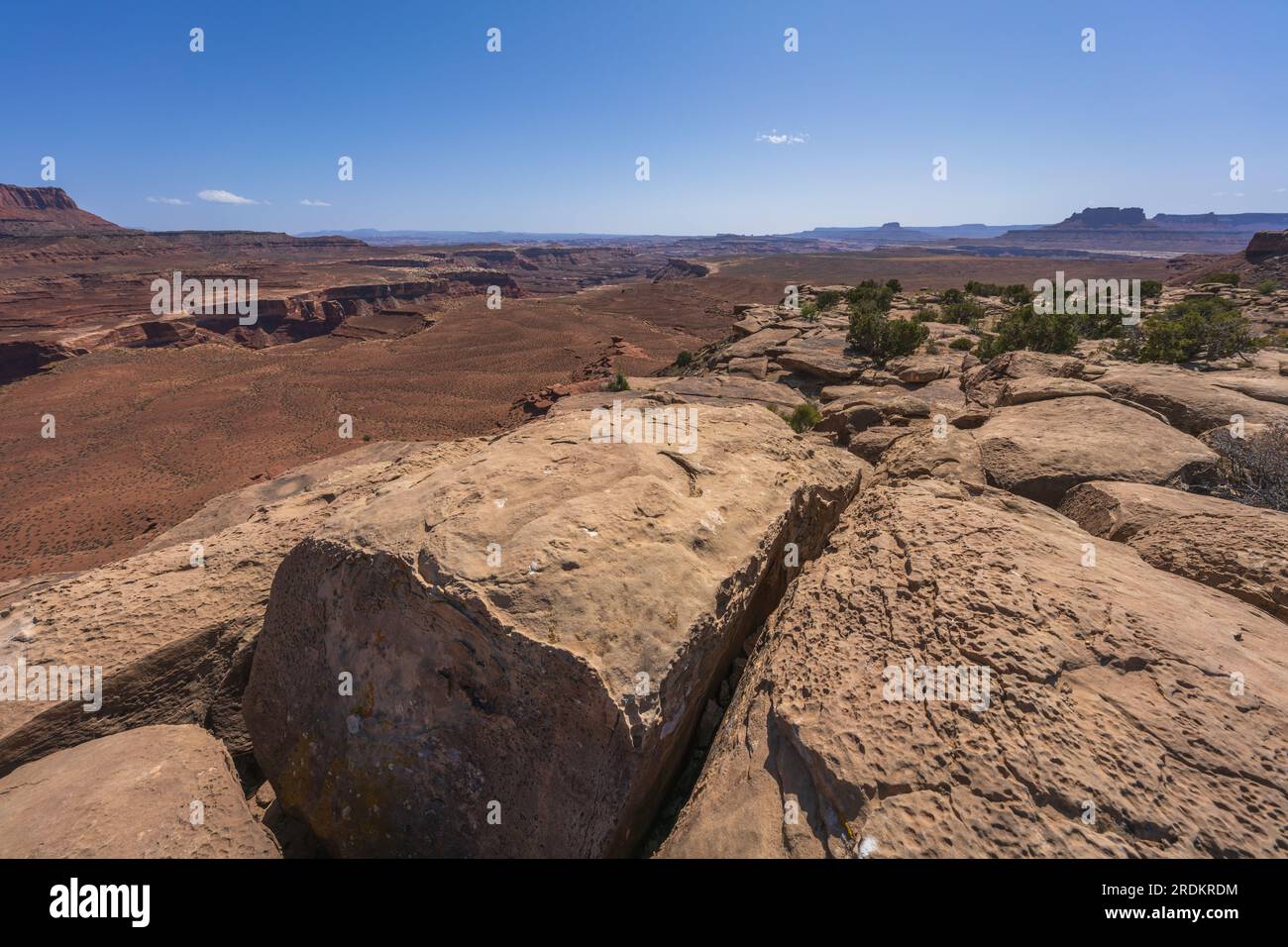 hiking the murphy trail loop in the island in the sky in canyonlands ...