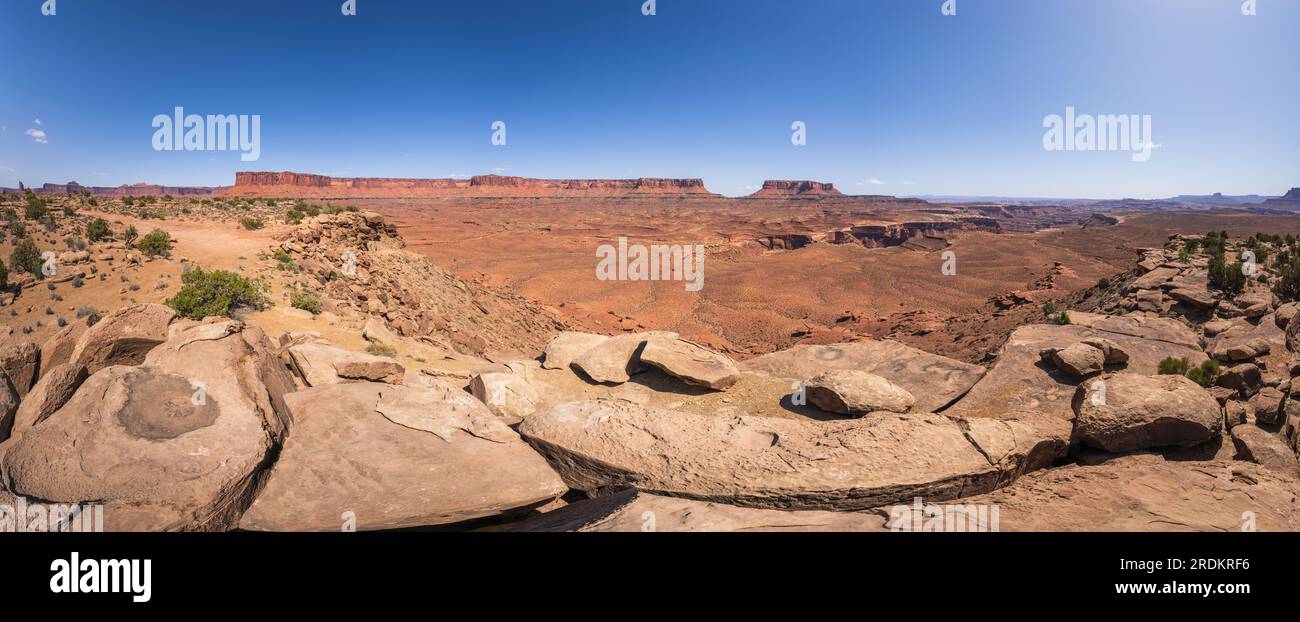 hiking the murphy trail loop in the island in the sky in canyonlands ...