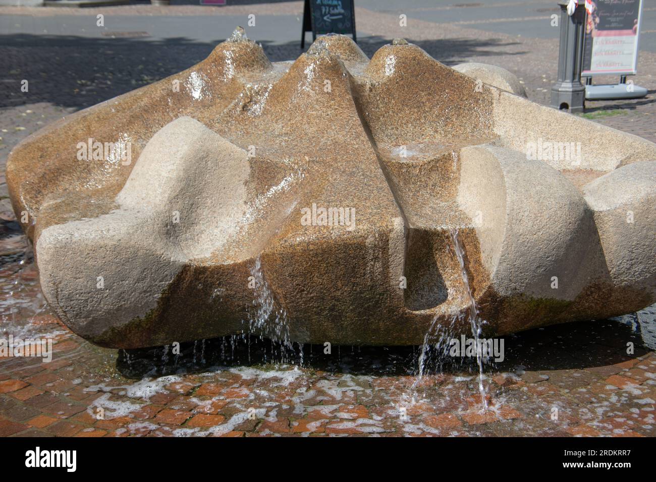 Clear water flows stone hi-res stock photography and images - Alamy